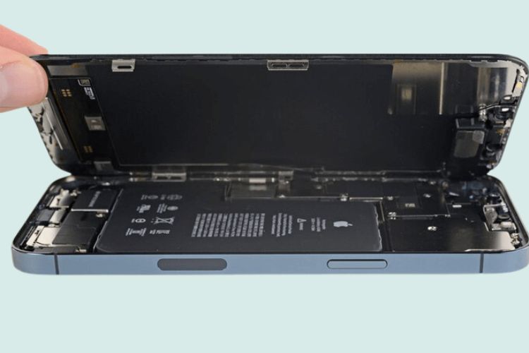 Thay pin iPhone 12 Pro Max Chính Hãng | Giá Rẻ | Uy Tín tại TPHCM